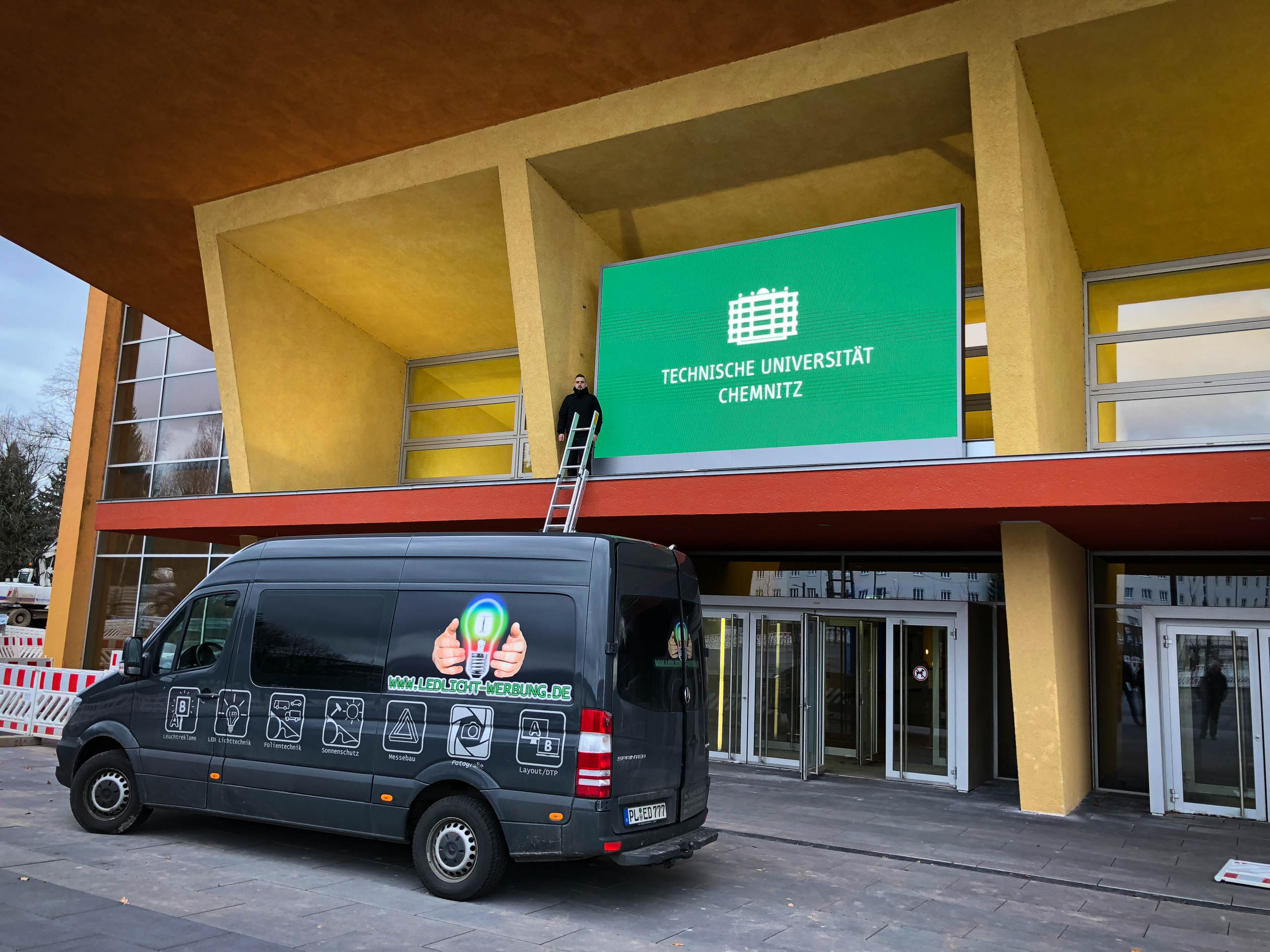 LED Licht+Werbung - LED Videowalls und Lichttechnik, Leuchtreklame ...